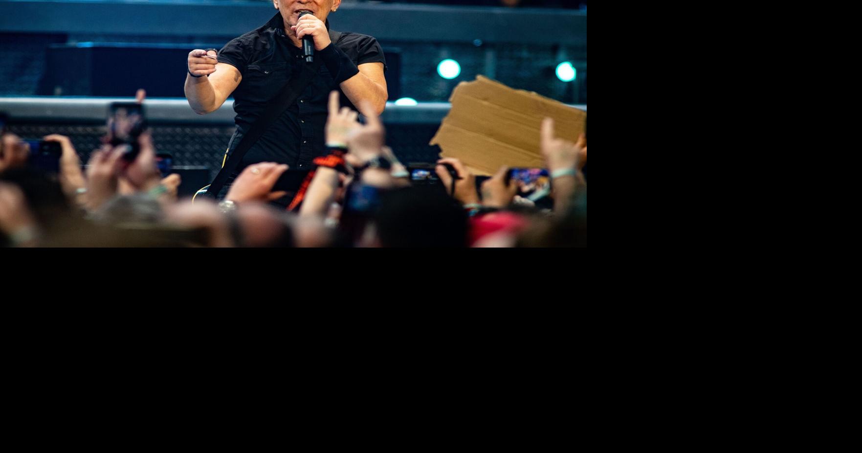 Bruce Springsteen suffers fall on stage during Amsterdam concert ...