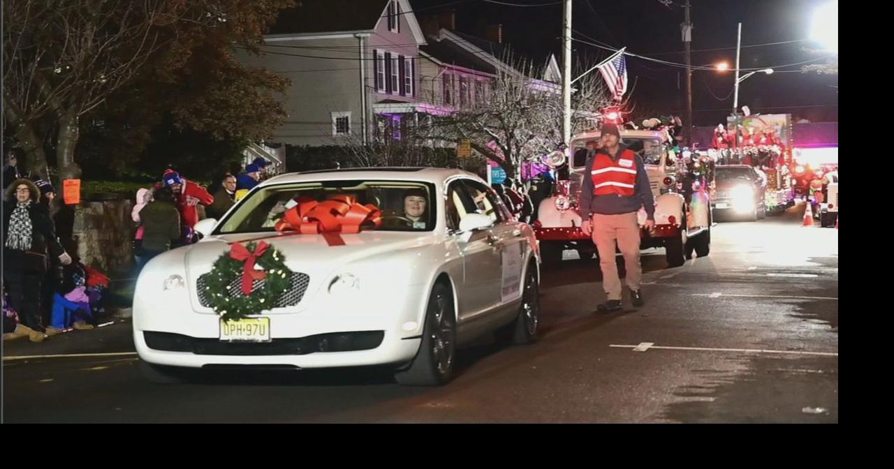 Christmas parade marches through streets of Clinton | Regional | wfmz.com