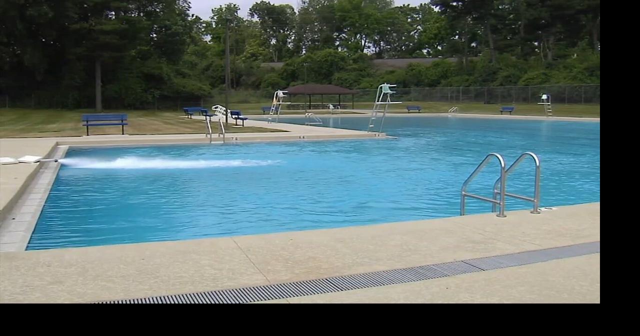 reading swimming pool open