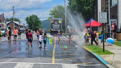 Hot, humid conditions make for fun-filled Wacky Water Wednesday ...