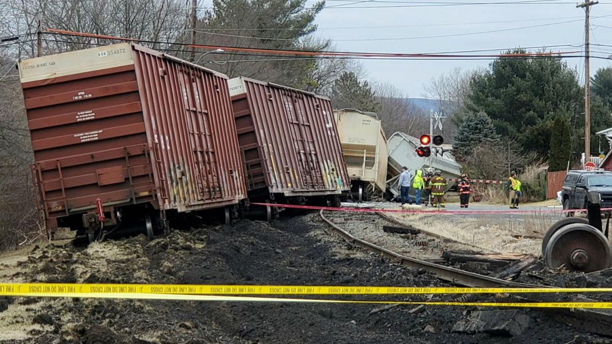 Cleanup continues after train derails in Nesquehoning | Poconos and ...