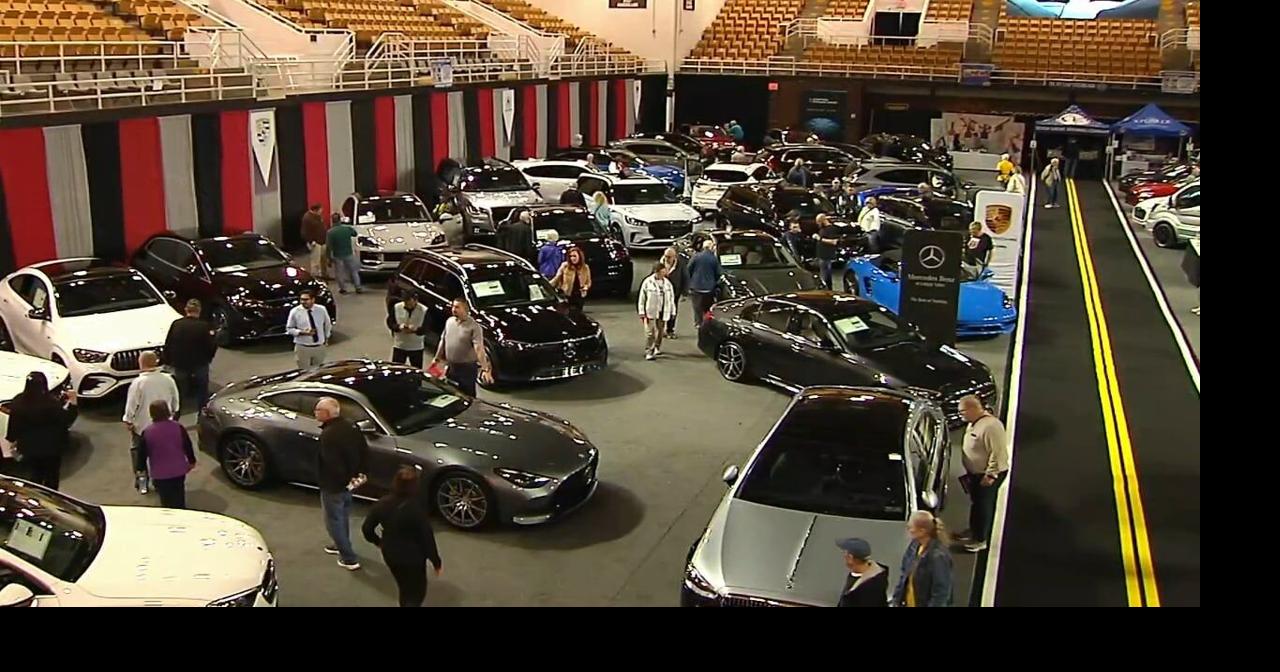 Visitors fill the Stabler Arena for Lehigh Valley Auto Show's opening ...