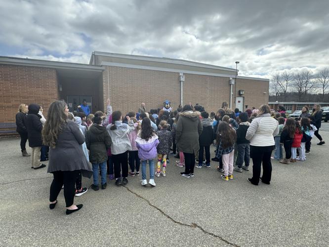 Washington Boro schools welcome 'buddy benches' to promote kindness ...
