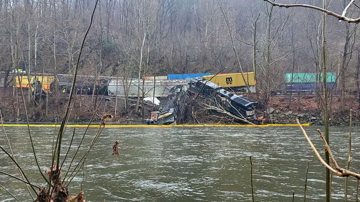 PHOTOS: Train derailment along Lehigh River in Northampton County ...