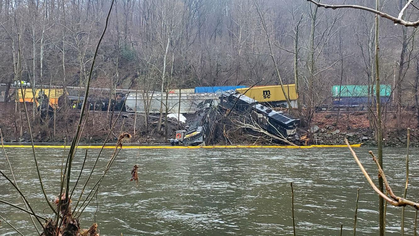 PHOTOS: Train derailment along Lehigh River in Northampton County ...