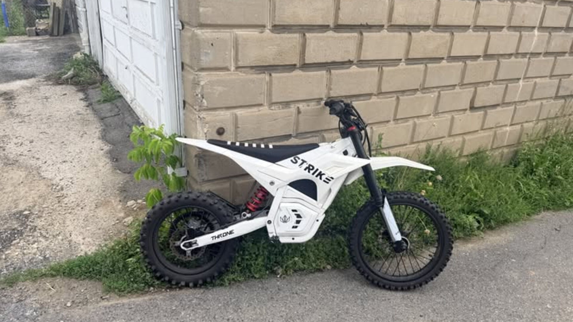 Police: Group of people ride e-bikes through stop signs, red lights in ...