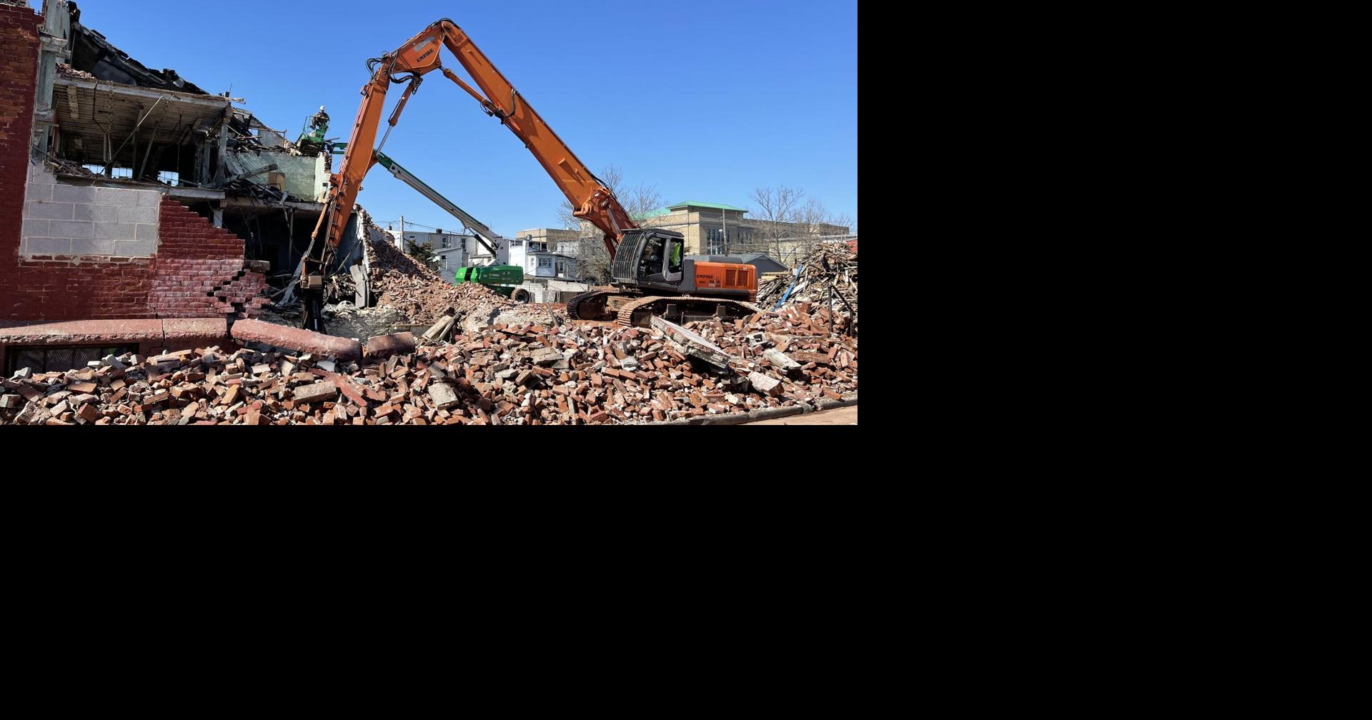 Demolition crews work on collapsed buildings in Reading | Berks ...