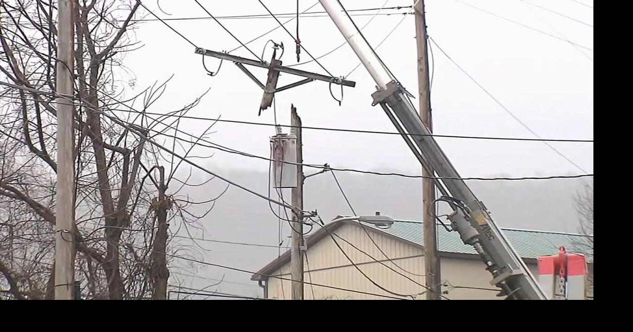 Snapped pole cuts power to hundreds in Reading | Reading Area | wfmz.com