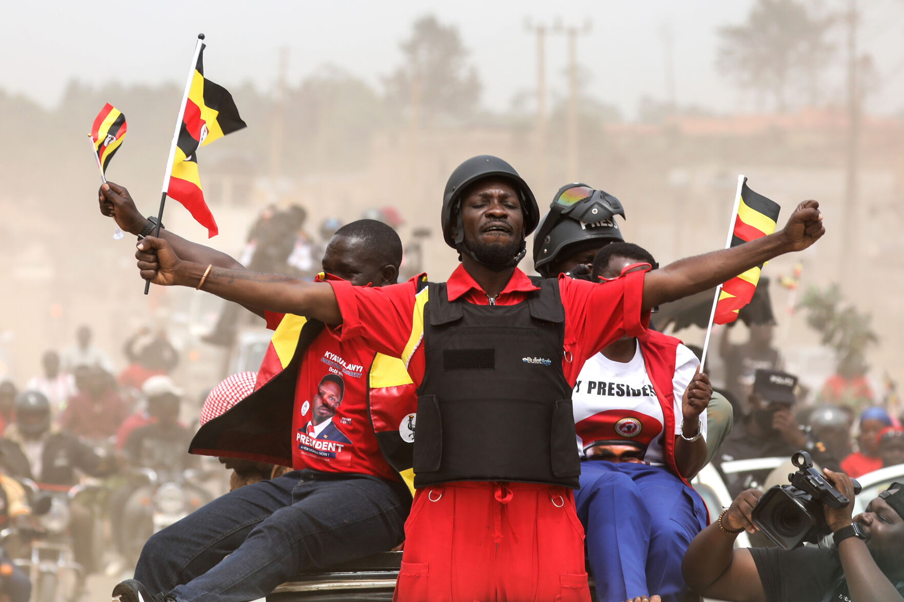 Ugandan opposition leader campaigns in flak jacket | Ap-world | wfmz.com
