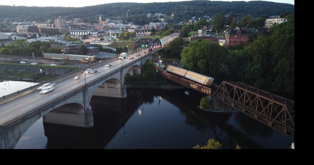 Train derails under Hill to Hill Bridge in Bethlehem | Lehigh Valley ...