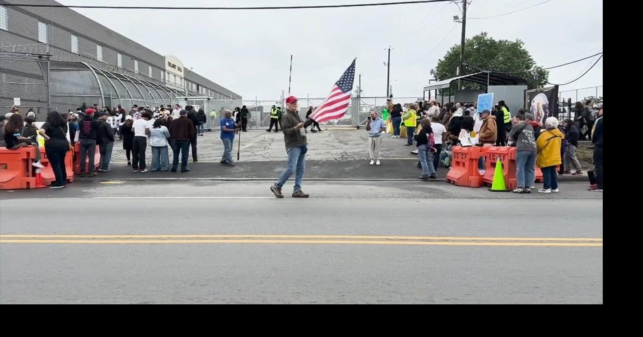 Protesters clash with police as tensions erupt at N.J. detention center ...