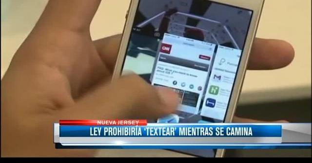 Nueva ley prohibiría "textear" mientras se camina | Noticias | wfmz.com