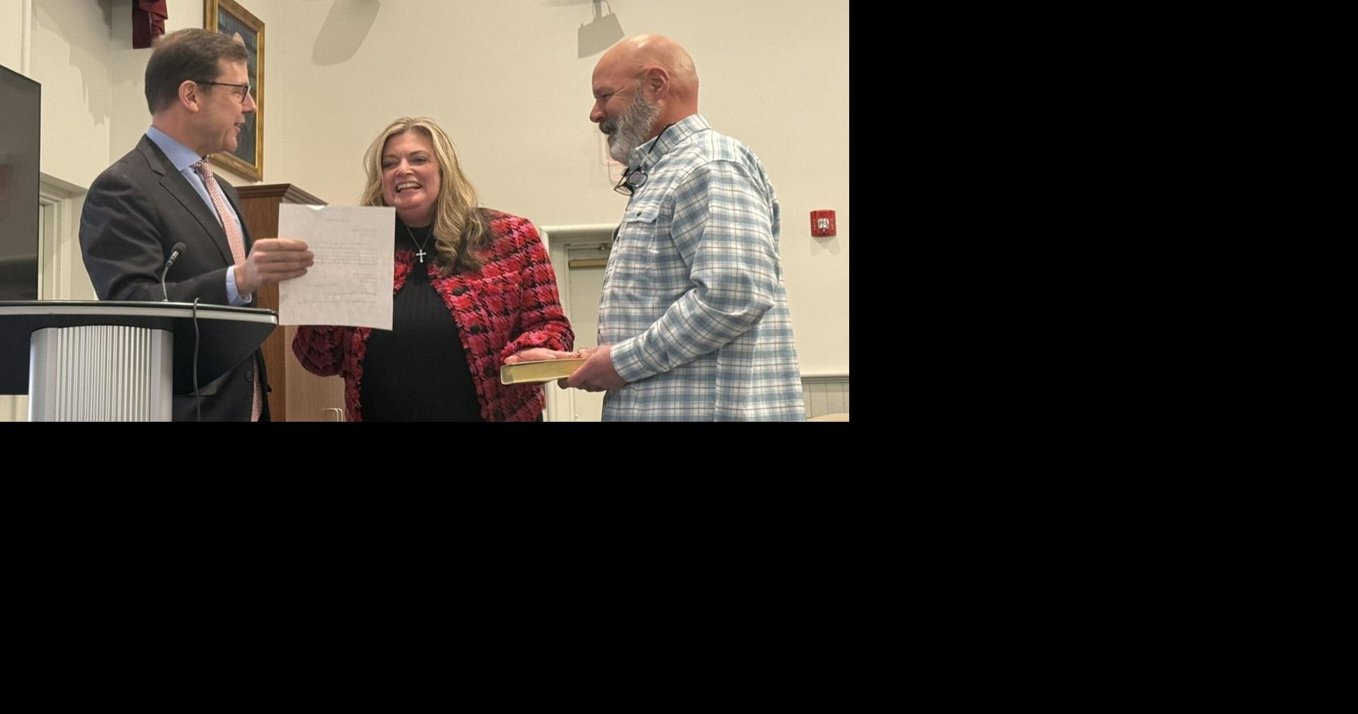 Warren County commissioners appoint new director, swear in member for ...
