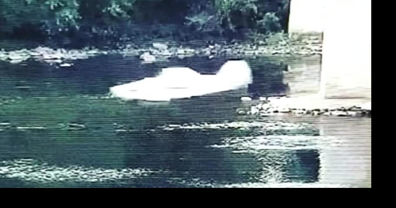 People sound off after photo shows small plane flying under bridge in ...