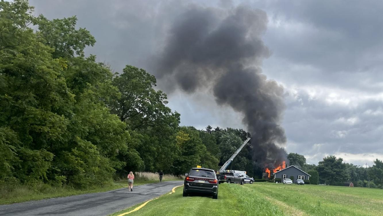 Crews battle heavy flames at Upper Saucon house fire | Lehigh Valley ...