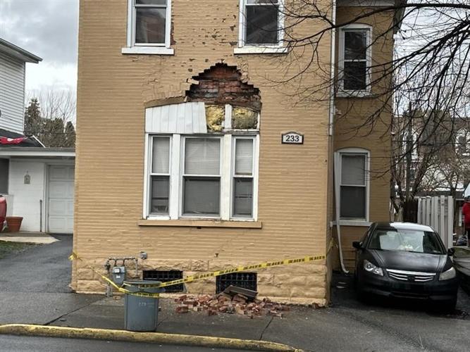 Bricks spill onto Allentown sidewalk after partial house collapse ...