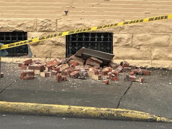Bricks spill onto Allentown sidewalk after partial house collapse ...
