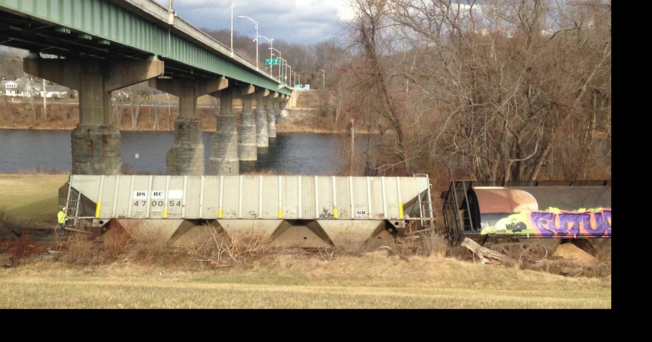 Train derails in Northampton County | Lehigh Valley Regional News ...