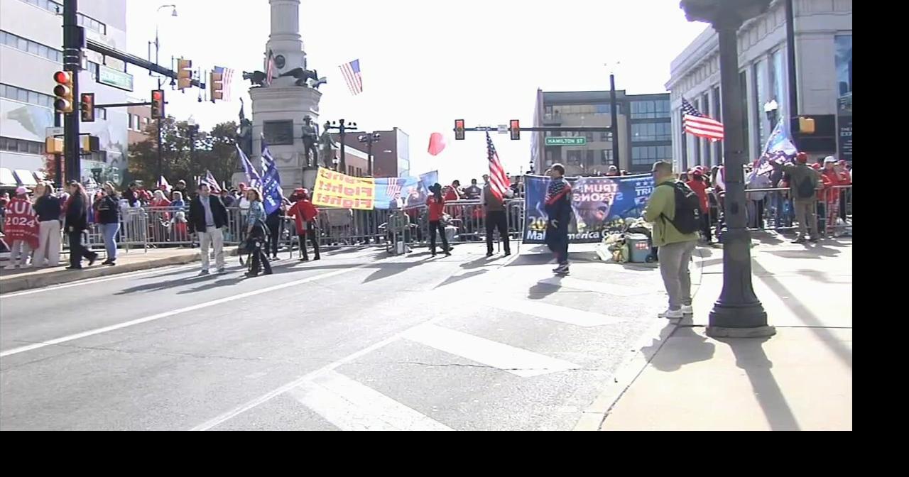 El expresidente Donald Trump lleva a cabo un mitin en el Centro PPL en ...