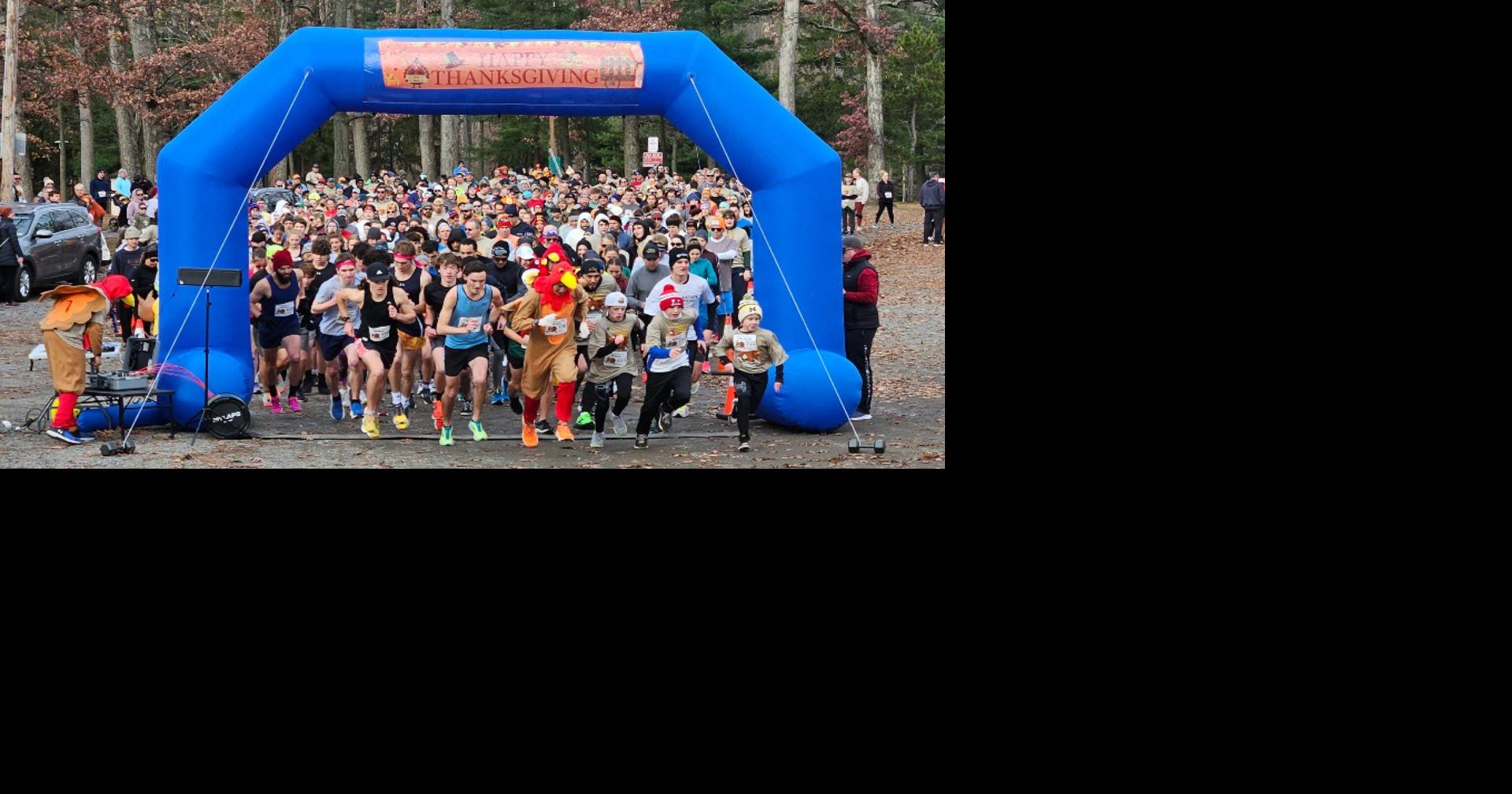 Hundreds spend Thanksgiving morning in Boyertown for annual Turkey Trot ...