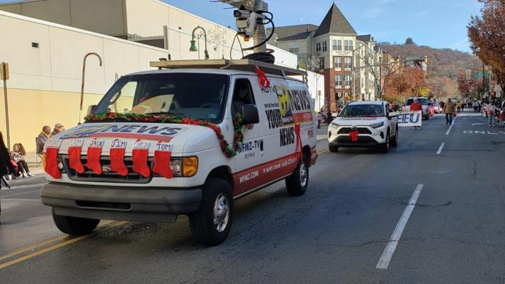Santa helps spread holiday cheer during Reading Holiday Parade | Berks ...