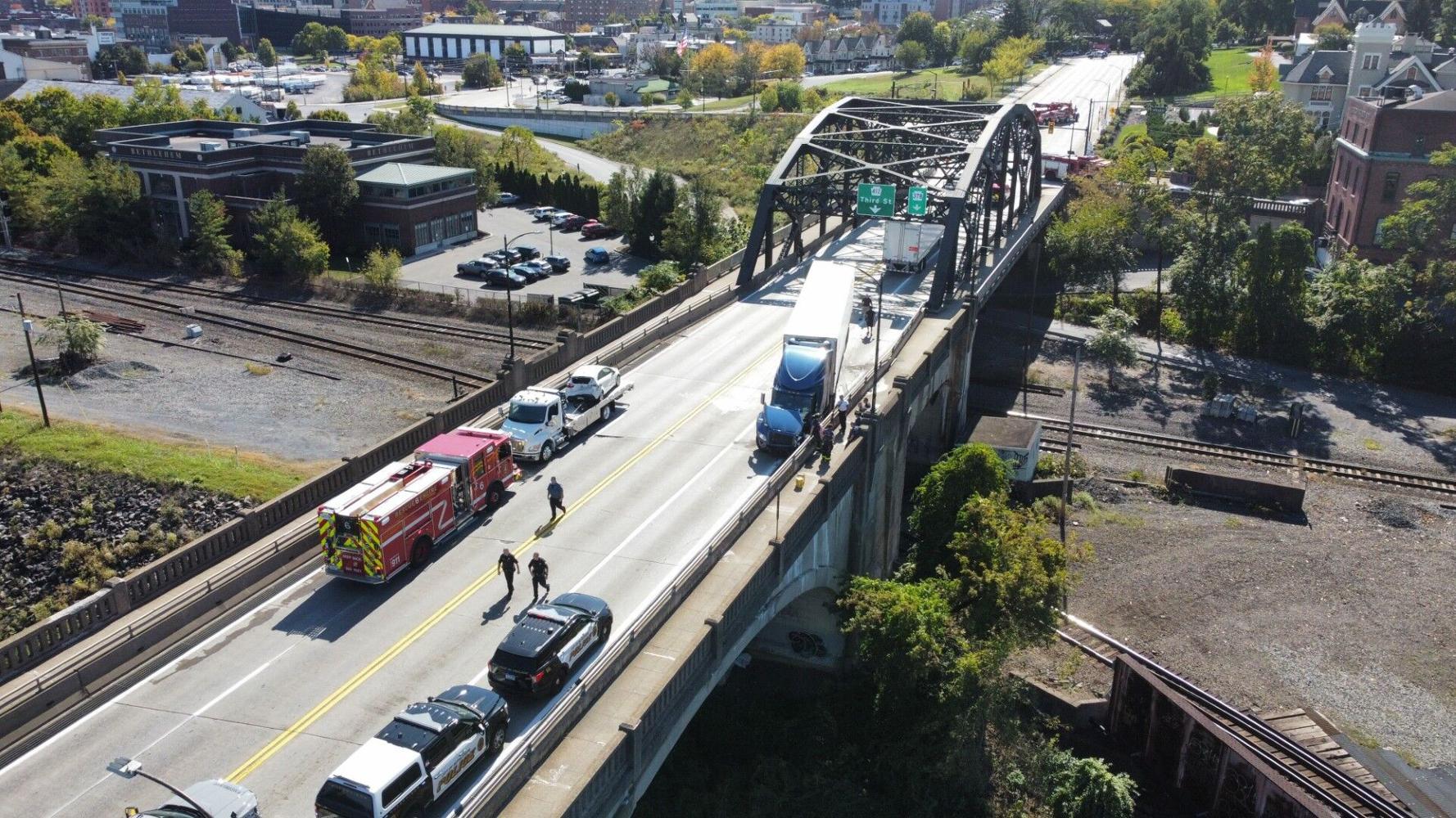 Both lanes of Hill to Hill Bridge reopen, after crash that injured 3 ...