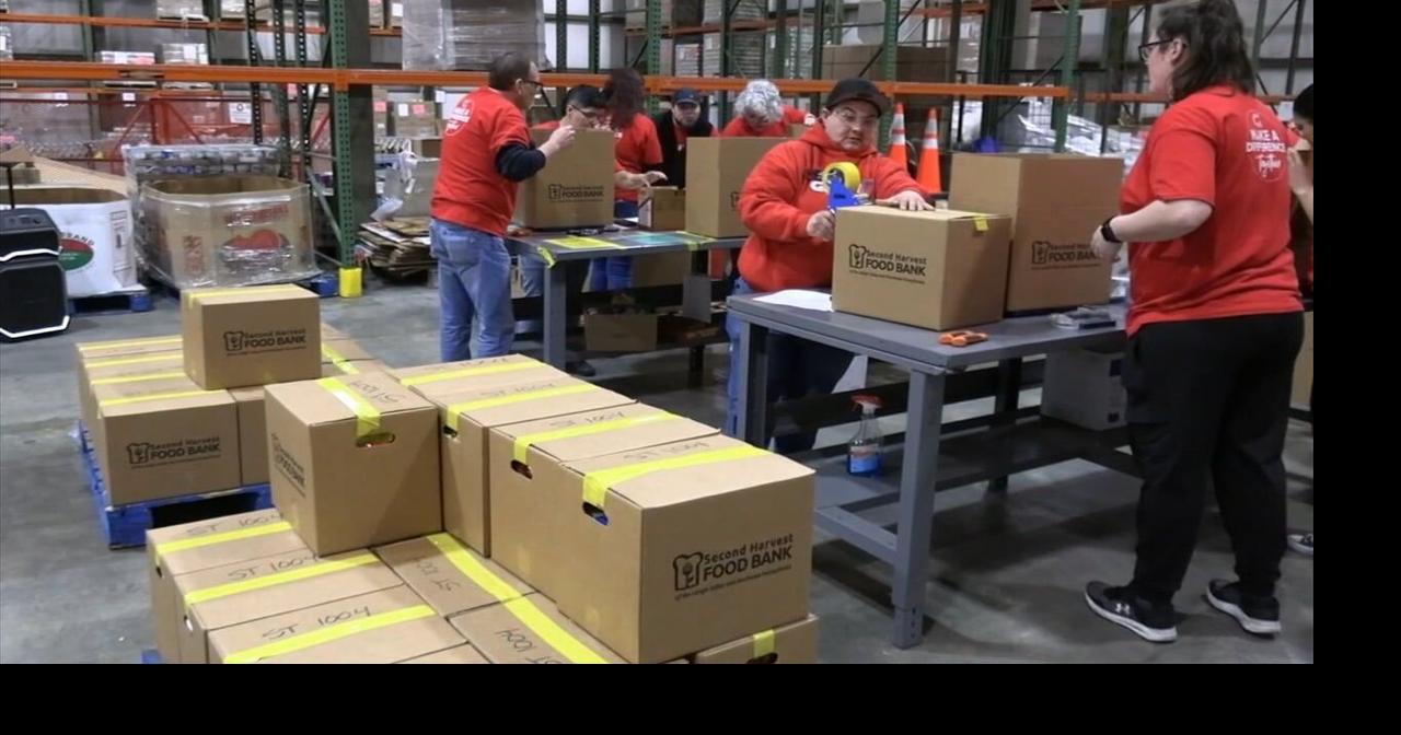 Giant donates 3,000 hams to local food bank | Community | wfmz.com