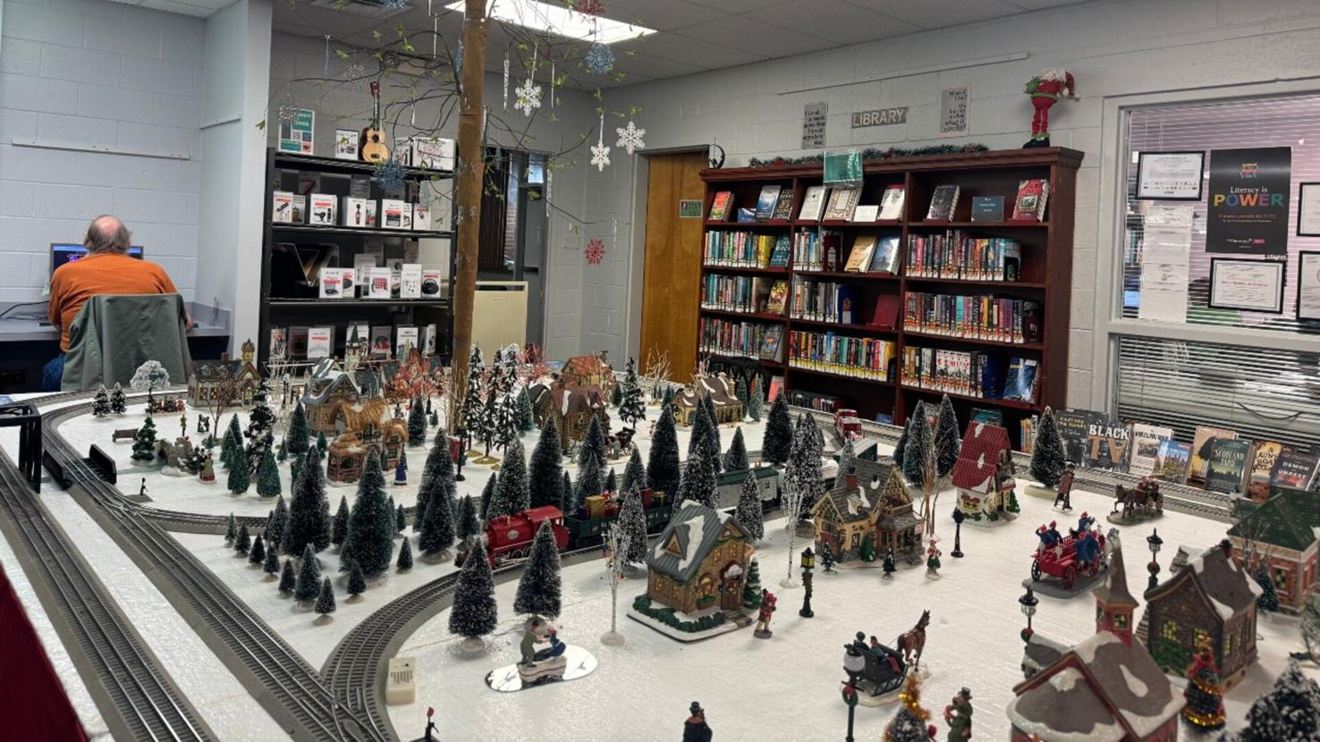 'Load up the kids': Muhlenberg holiday lights tour helps to support ...