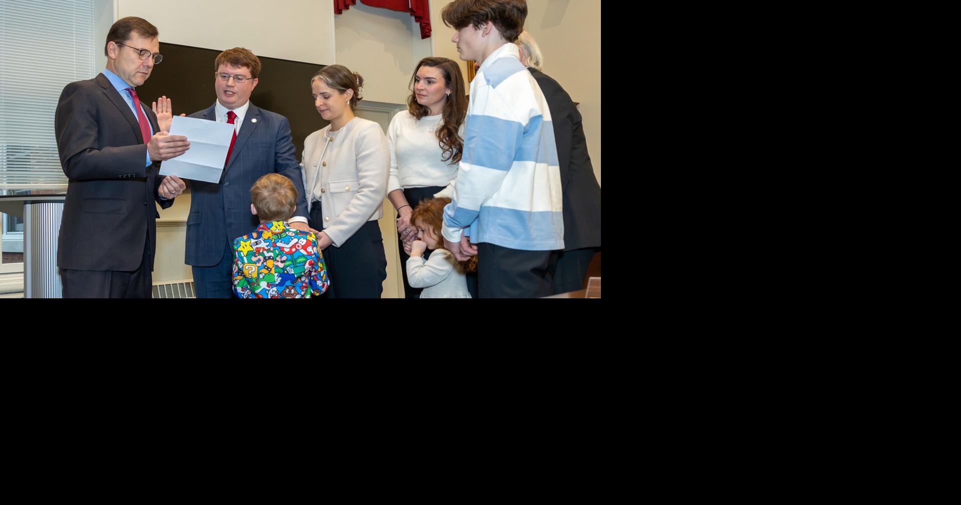 Warren County commissioner takes oath for 3rd time | Regional | wfmz.com