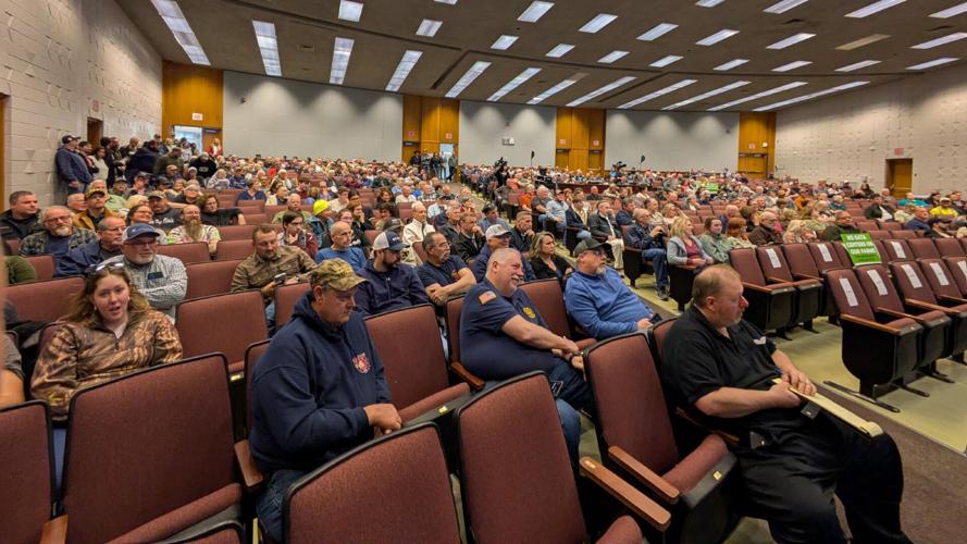 'We will fight until the end': Lower Mt. Bethel residents pack data ...