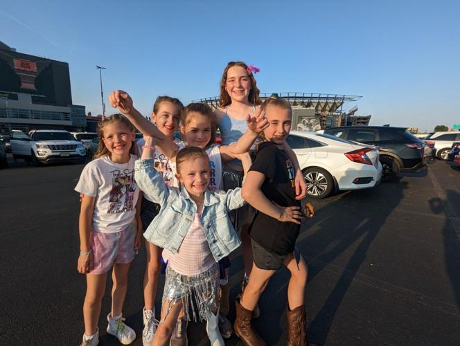 'Swiftmania' in South Philadelphia as thousands descend upon the city ...