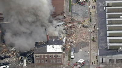 La fabrica de RM Palmer está en llamas después de una explosion | 69 ...