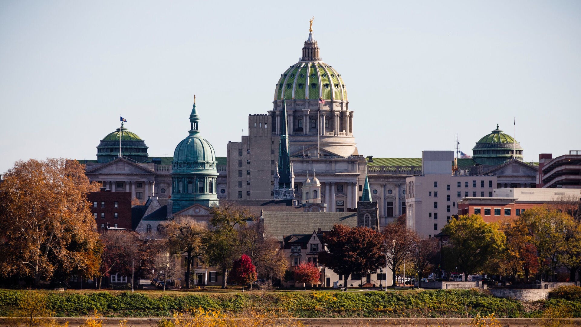 Bill to raise state minimum wage to $15 an hour clears another hurdle ...