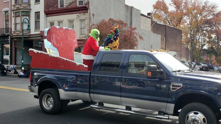 Santa helps spread holiday cheer during Reading Holiday Parade | Berks ...