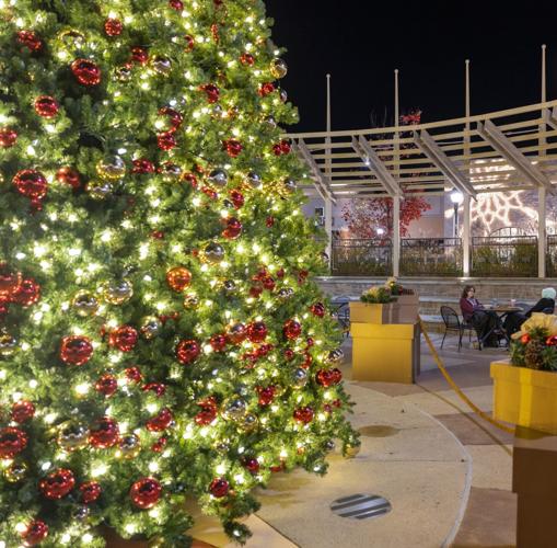 Photos with Santa, Olde Time Carolers, holiday vendors coming to ...