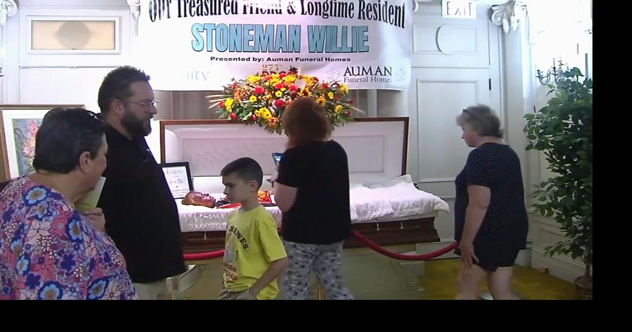 Stoneman Willie outfit culled from collection of Hollywood stars ...