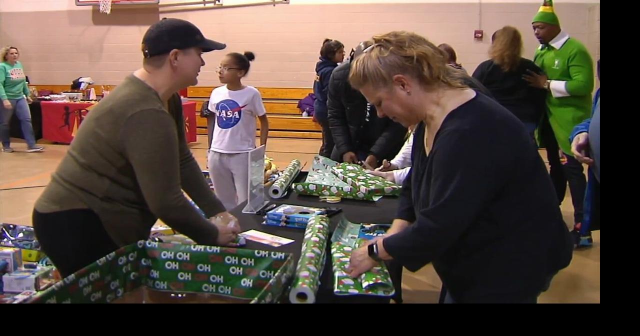 Reading Rec Center turns wrapping gifts into community event | Berks ...