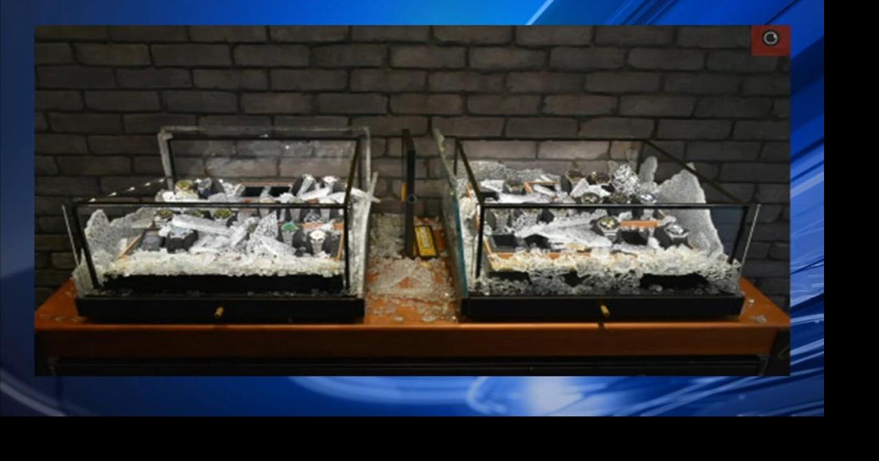 Police seek suspects in smash-and-grab theft of watches at KOP Mall ...