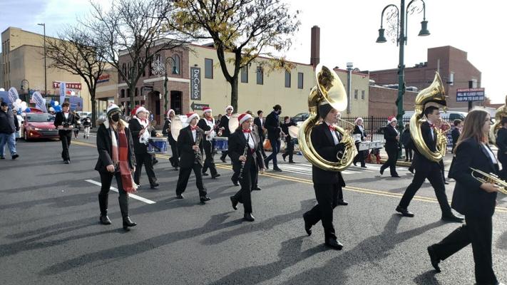 Santa helps spread holiday cheer during Reading Holiday Parade | Berks ...
