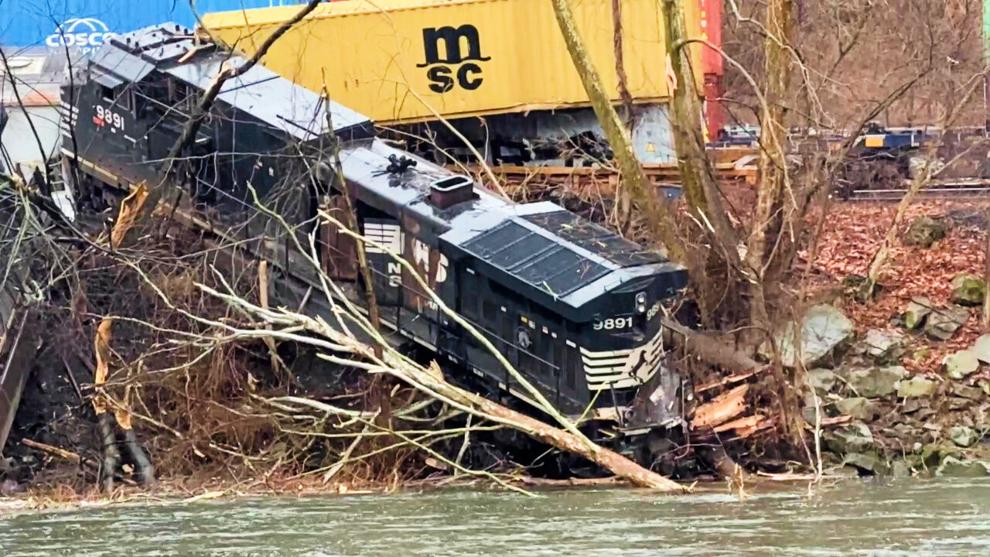 Derailment in PA sends two locomotives sliding to Lehigh River