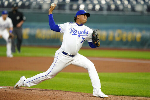 Royals rally behind stout bullpen to beat Cardinals, 4-1 | Ap | whig.com