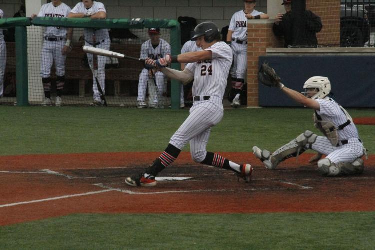 Raiders weather the storm, defeat Pirates | Sports | whig.com