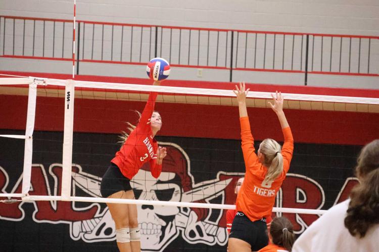 Hannibal goes on third set run to close out Kirksville | Sports | whig.com