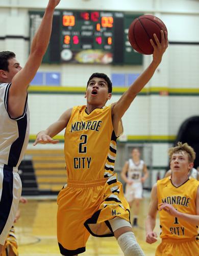 Monroe City Boys Basketball | Photo Galleries | whig.com