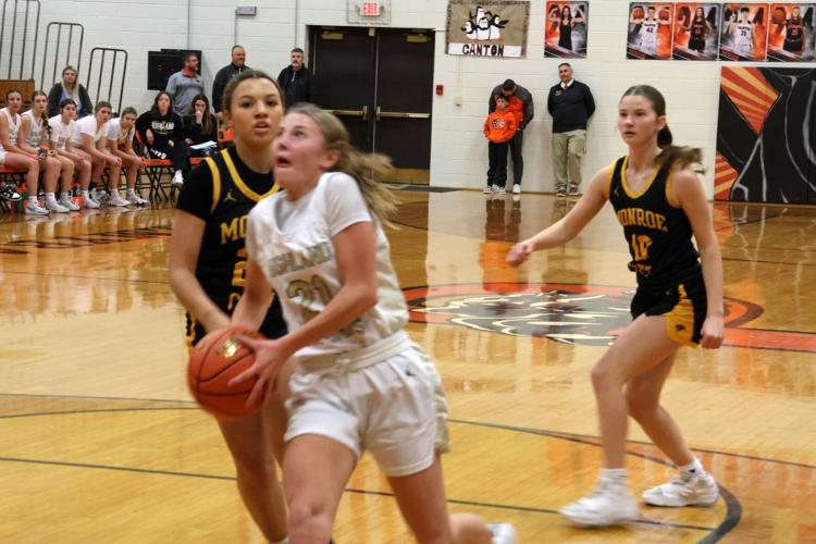 Monroe City continues its hot streak with quarterfinal win over Highland | Sports | whig.com