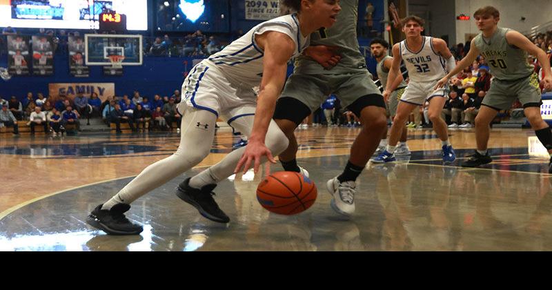 Quincy wins fourth straight, defeat WB6 rival Galesburg | Sports | whig.com