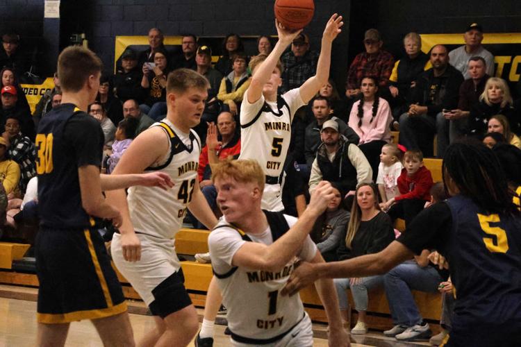 Battle puts Monroe City away in second half | Sports | whig.com
