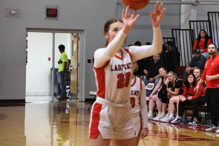 Lady Cats unable to keep pace with Knox County at Louisiana Shootout ...