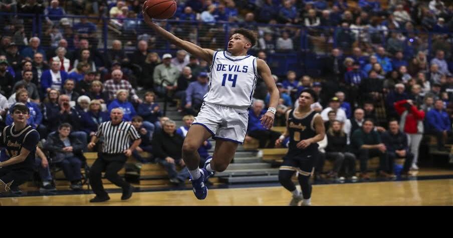 Quincy wins conference showdown over Sterling | Sports | whig.com