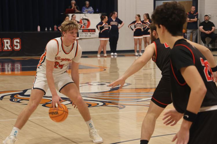 Illini West home dominance continues with strong win over Pittsfield in ...